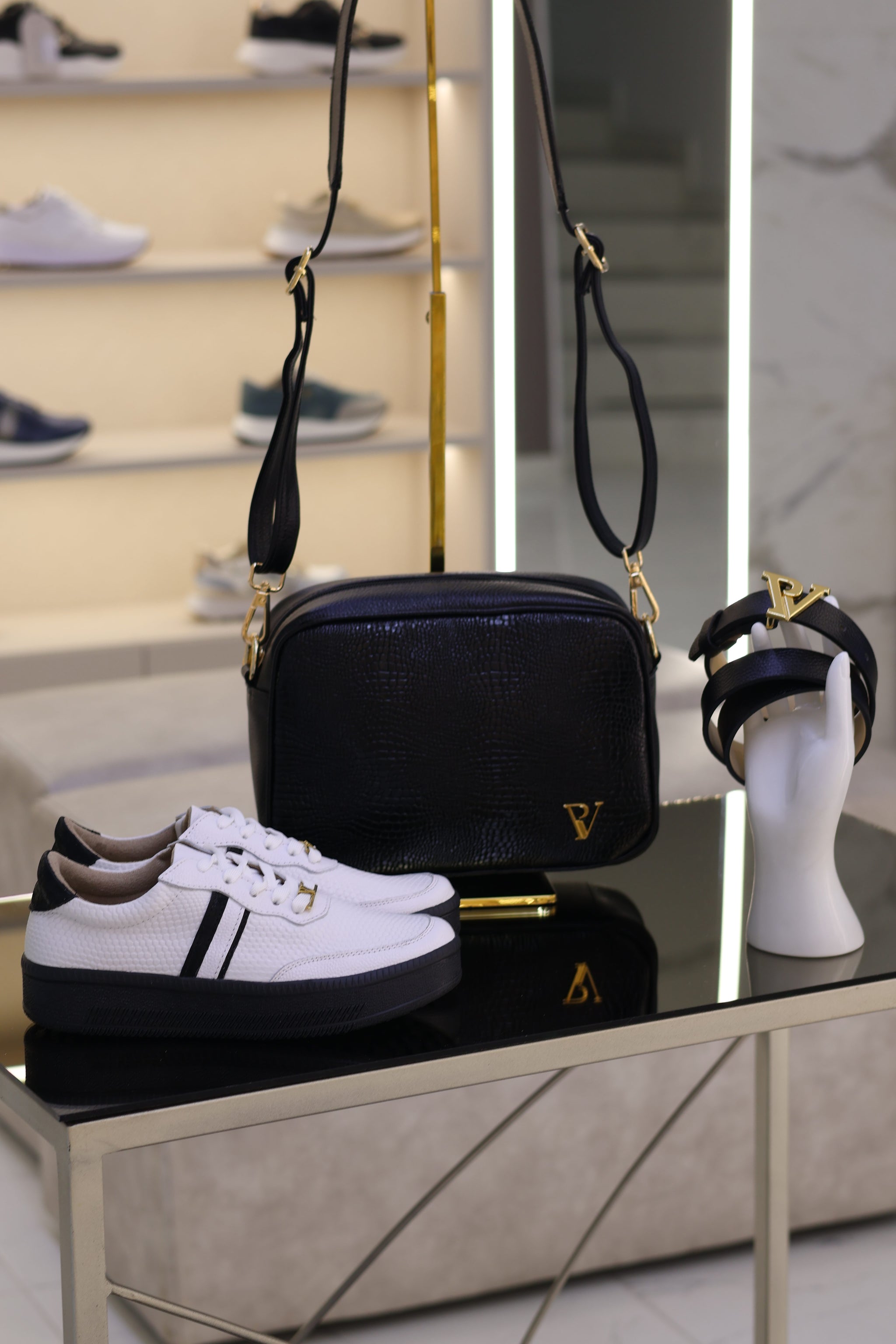 Tenis de cuero Megan blanco suela negra